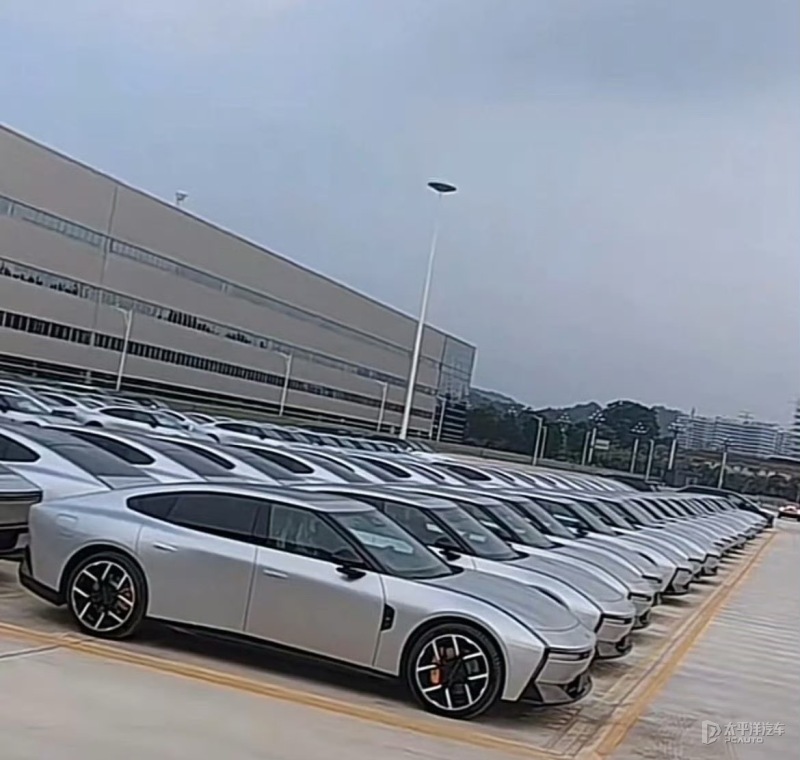 全新小鹏P7大量现车曝光 续航最高820km 将第三季度发布-新浪汽车