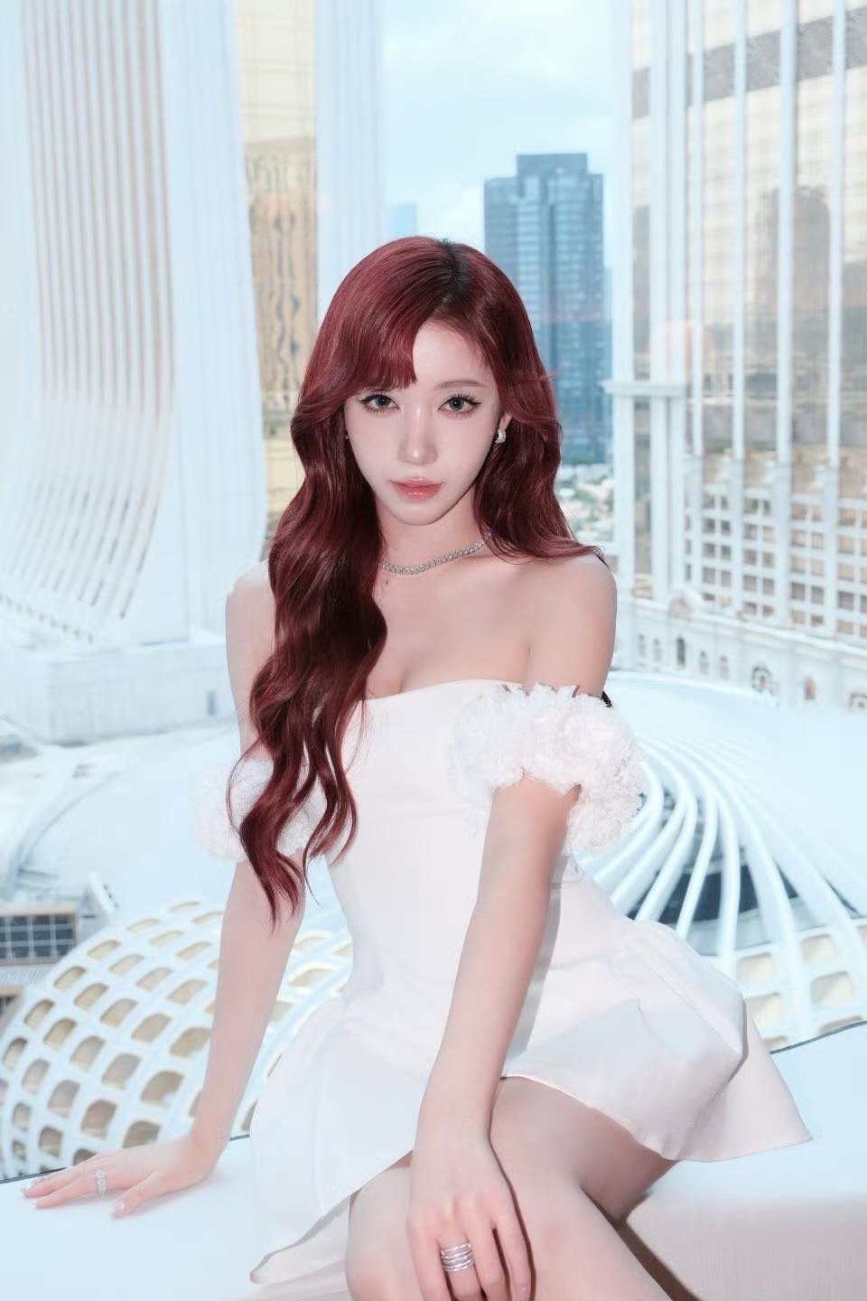 A2O MAY黑白公主裙亮相TMEA红毯，新歌《B.B.B》舞台引期待