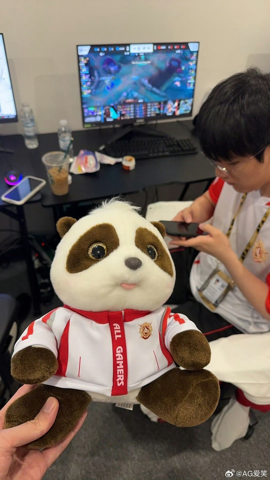 AG战胜HLE晋级EWC四强|晋级_新浪新闻