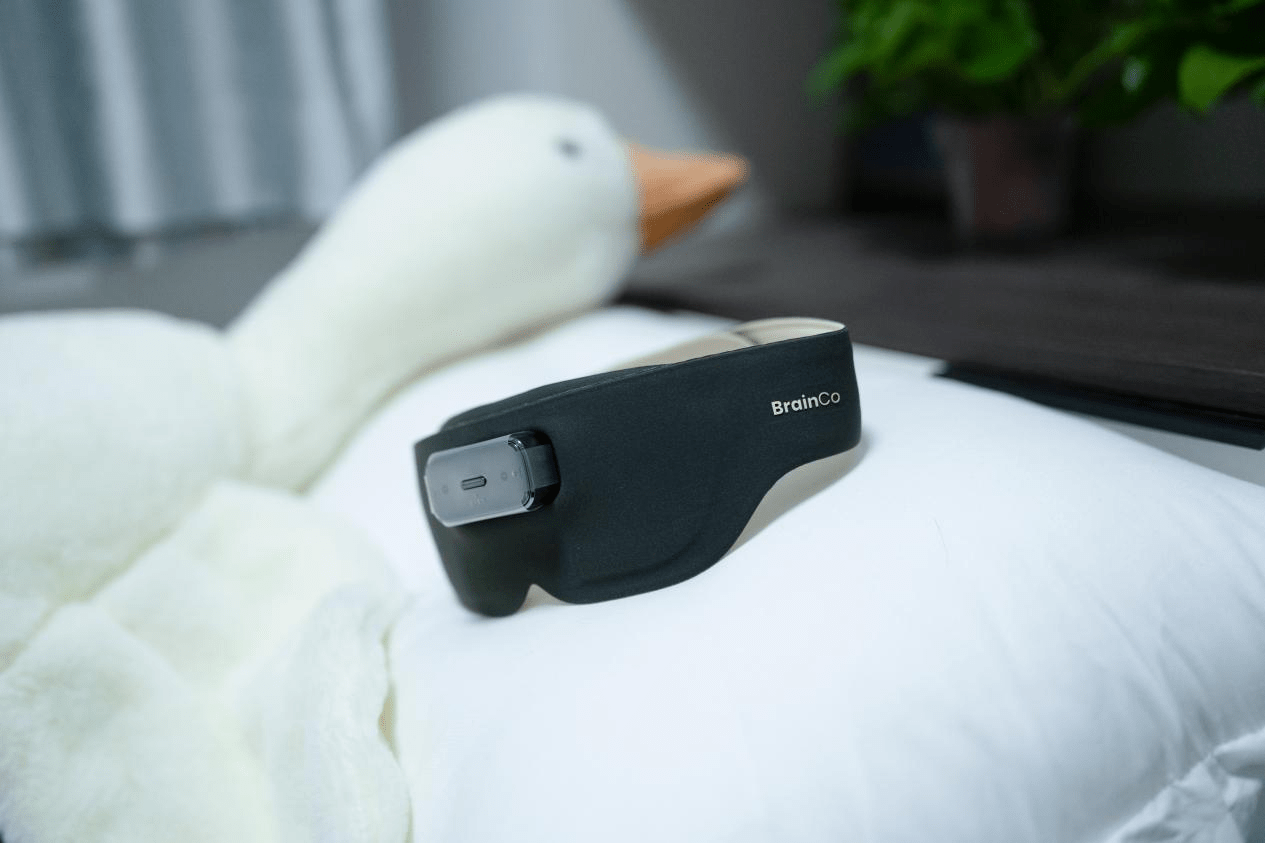 BrainCo最新推出的深海豚睡眠仪，有哪些亮点？|ces_新浪新闻
