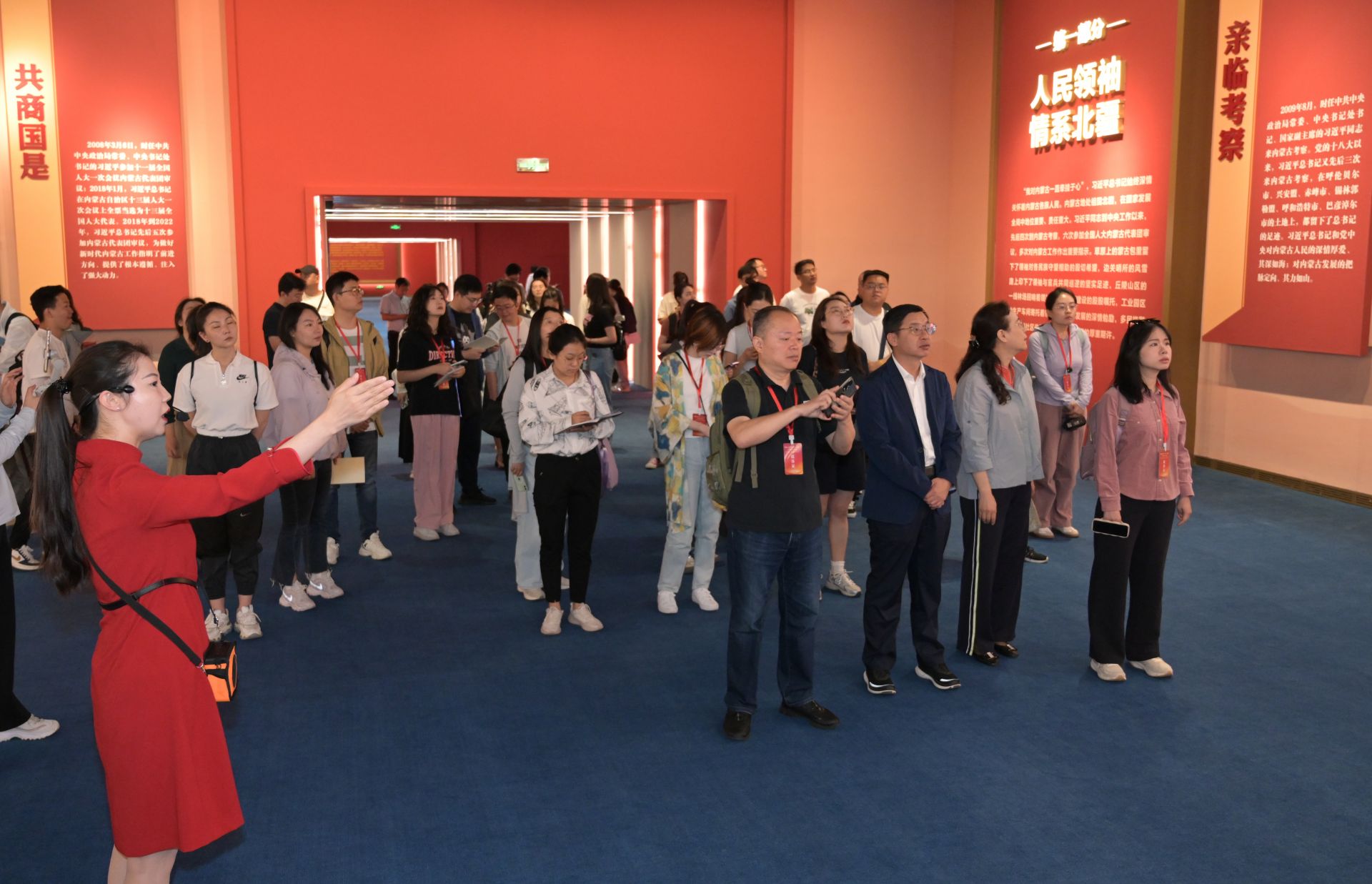 铸牢共同体 中华一家亲 众多记者来内蒙古看展，看到了什么？新浪新闻