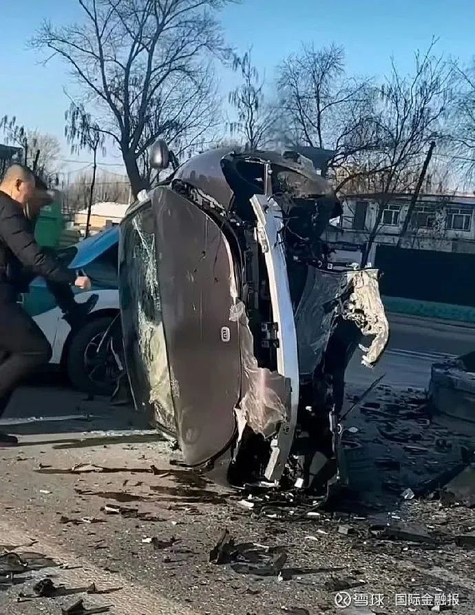 两车相撞起火小米SU7遇上市以来最严重事故|小米|事故|起火_新浪新闻