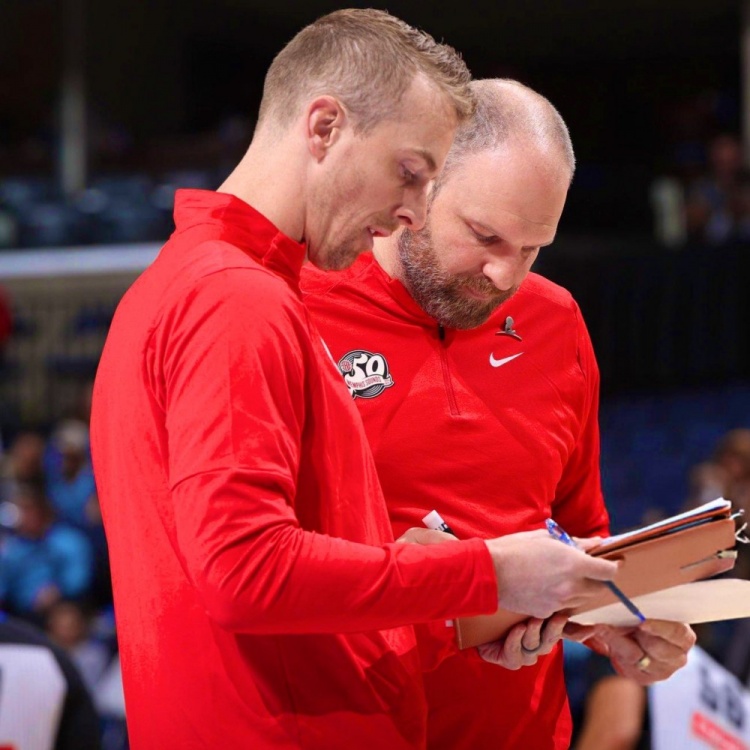 名记：除詹金斯外 灰熊还与助教拉罗什和帕特-安德鲁分道扬镳_抓站_新浪竞技风暴_新浪网