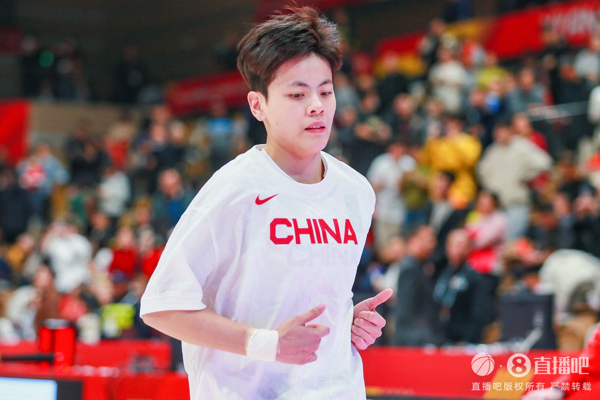 FIBA发问：作为WCBA历史首位00后FMVP 杨舒予亚洲杯场均多少分？_抓站_新浪竞技风暴_新浪网