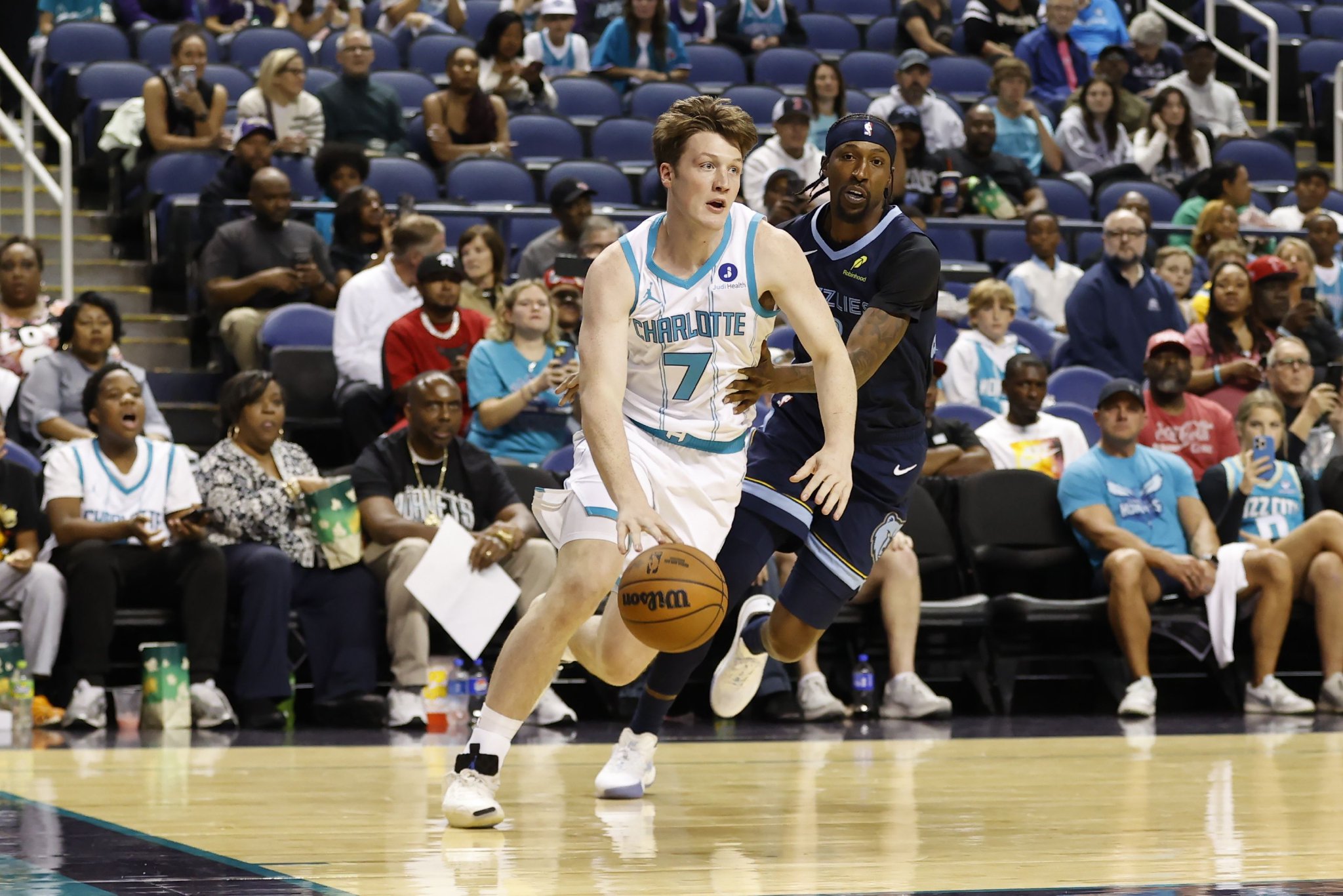 【菜鸟】黄蜂4号秀15中7砍19分&34号秀10分6板3断 埃奇库姆14+6+4_抓站_新浪竞技风暴_新浪网