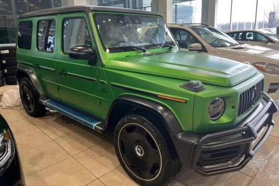 23款加版奔驰G63绿黑配置售价300万起-新浪汽车