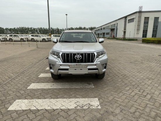 23款丰田霸道2800柴油TXL银色现车特价-新浪汽车