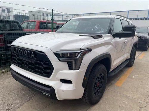 23款全新丰田红杉3.5TT混动现车94万起-新浪汽车