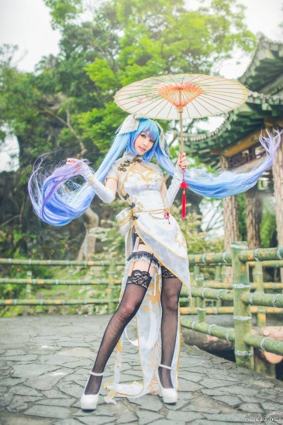 SABER初音雷姆FF15公主 一周大师级COSPLAY欣赏_电视游戏-新闻_新浪游戏_新浪网