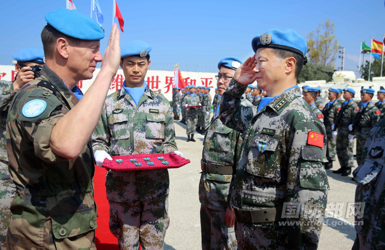 中国赴黎维和官兵荣获联合国“和平荣誉勋章” 新浪新闻