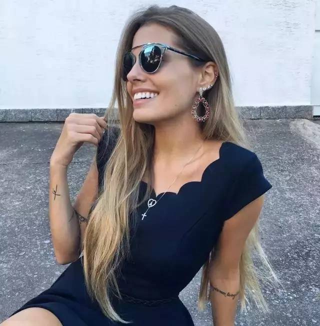 当这位好身材的美女脱下裤子,露出下半身的惊艳,我真心服了!身材真心下半身新浪新闻