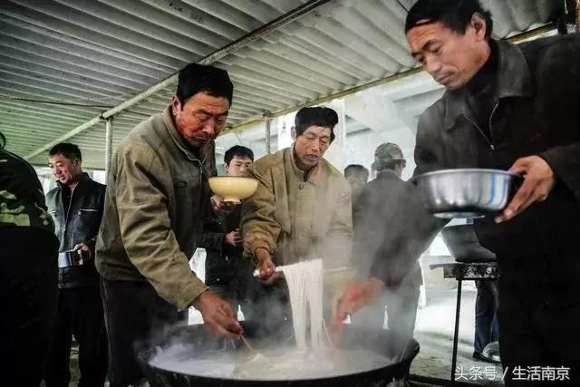 农民工长期在外打工,他们如何解决自己的感情需求