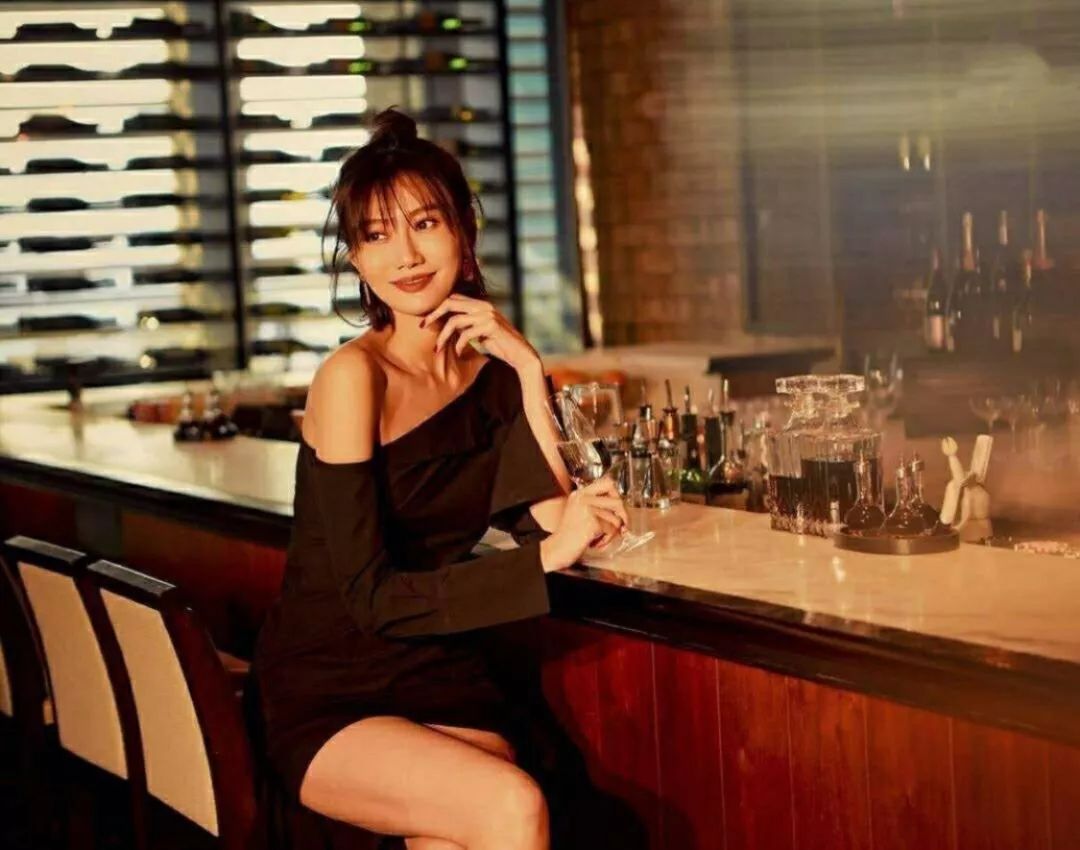 SS20 DHUB │ L'arôme：你会比以前更好|造型师|中国国际时装周_新浪新闻