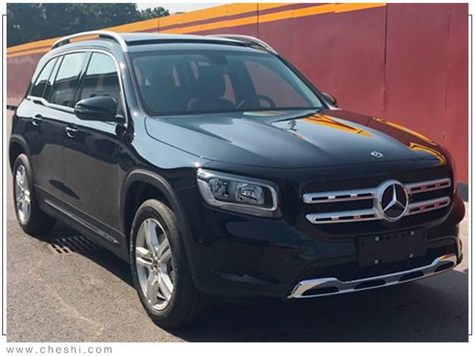 奔驰GLB实拍，尺寸远超宝马X1，搭1.3T发动机，28万起售-新浪汽车