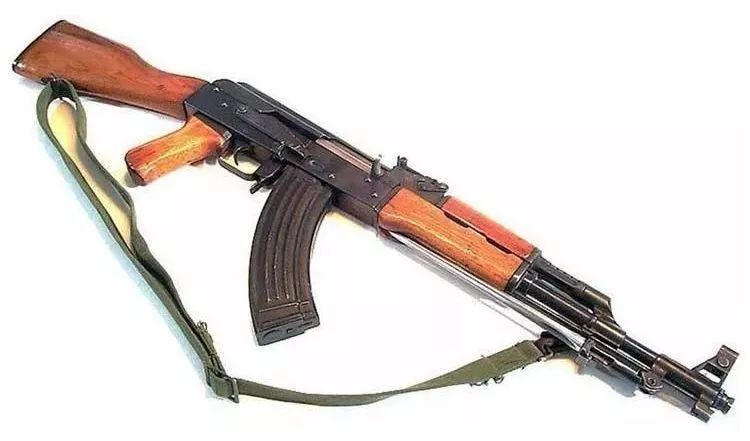 大五叶迷彩配八一杠，这才是真正的军迷范儿！