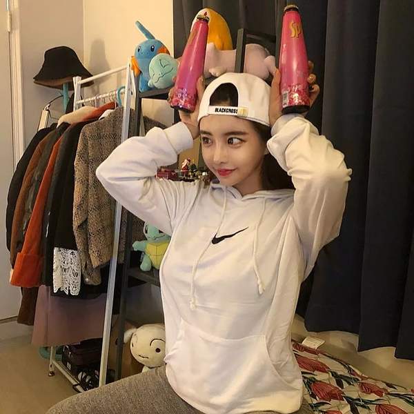 韩国百变女神Vely Mom海量美照 丰乳细腰，魅惑无限_新浪游戏_手机新浪网