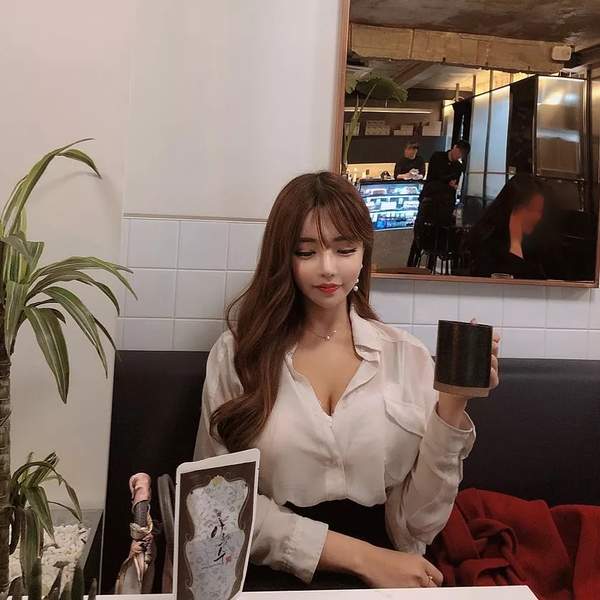 韩国百变女神Vely Mom海量美照 丰乳细腰，魅惑无限_新浪游戏_手机新浪网