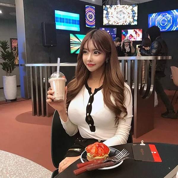 韩国百变女神Vely Mom海量美照 丰乳细腰，魅惑无限_新浪游戏_手机新浪网