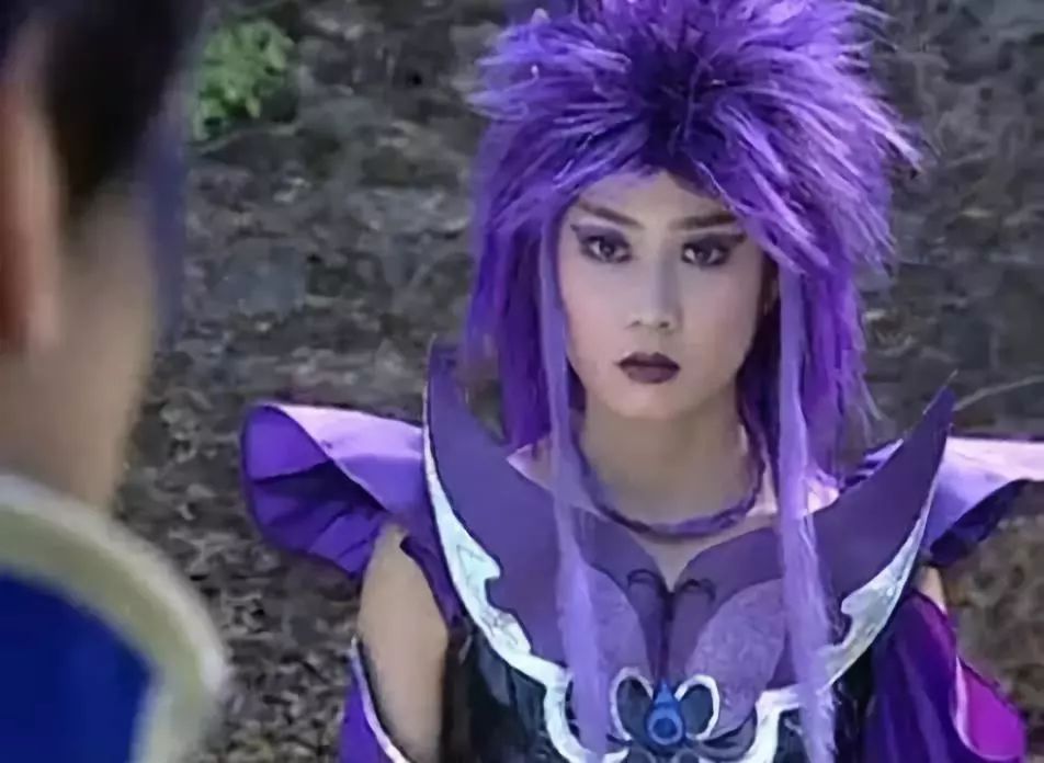 还记得《巴啦啦小魔仙》里的黑魔仙小月吗?她现在长这样啦!