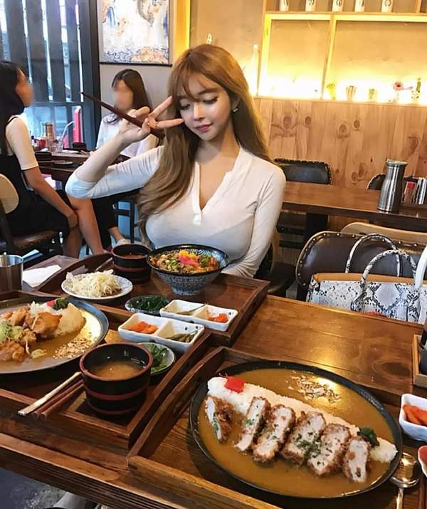 韩国百变女神Vely Mom海量美照 丰乳细腰，魅惑无限_新浪游戏_手机新浪网