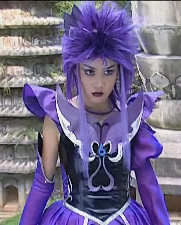 还记得《巴啦啦小魔仙》里的黑魔仙小月吗?她现在长这样啦!