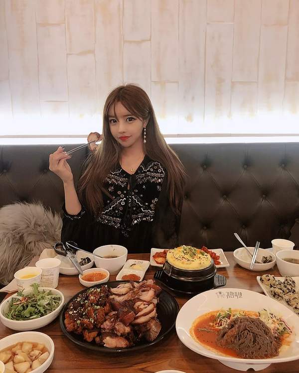 韩国百变女神Vely Mom海量美照 丰乳细腰，魅惑无限_新浪游戏_手机新浪网