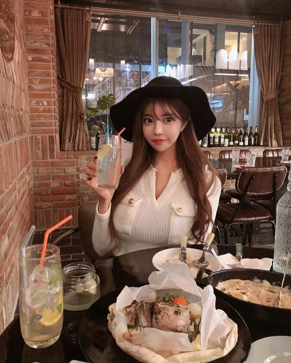 韩国百变女神Vely Mom海量美照 丰乳细腰，魅惑无限_新浪游戏_手机新浪网