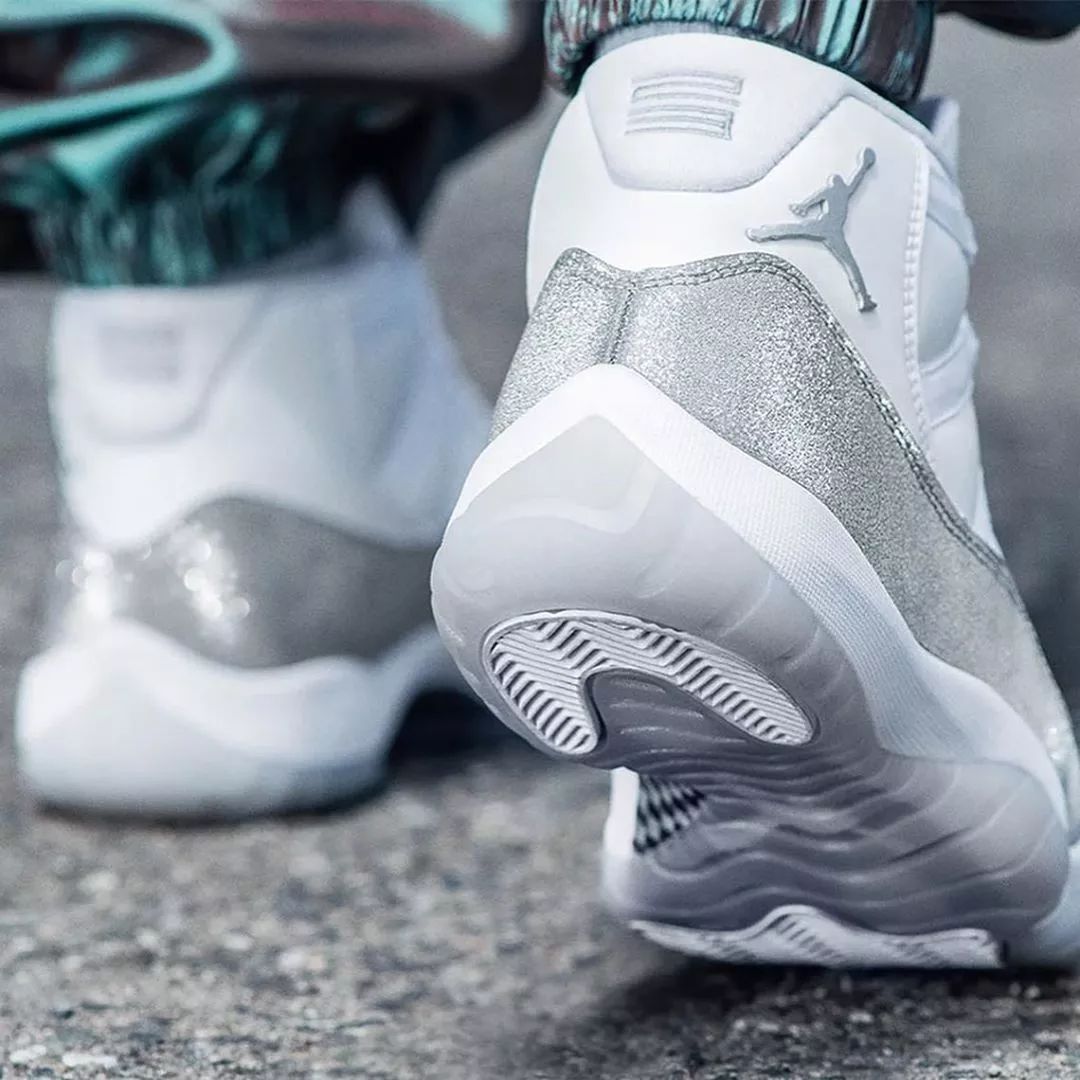 球鞋图集丨AJ11也整“满天星”？最便宜的黑红配色AJ1来了！|满天星|货号|市场价格_新浪新闻