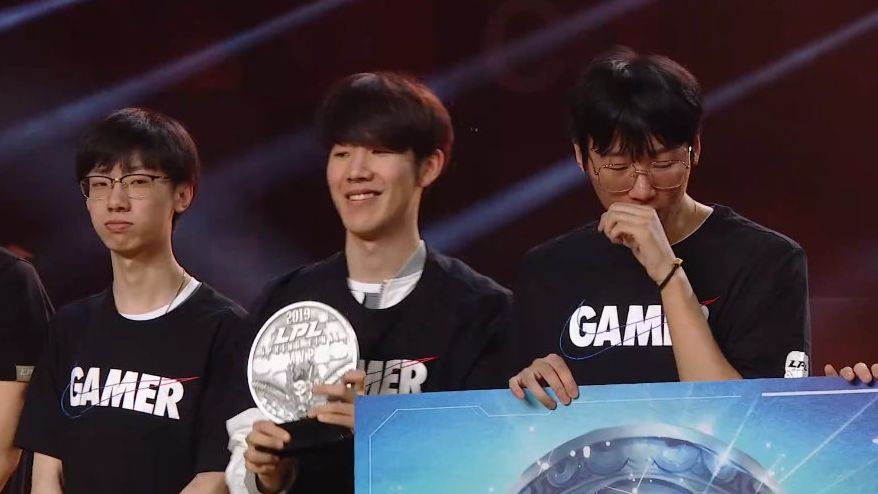 TheShy拿下FMVP仍谦虚：出征MSI担心这两队|姜承|张云锋|奖杯_新浪新闻