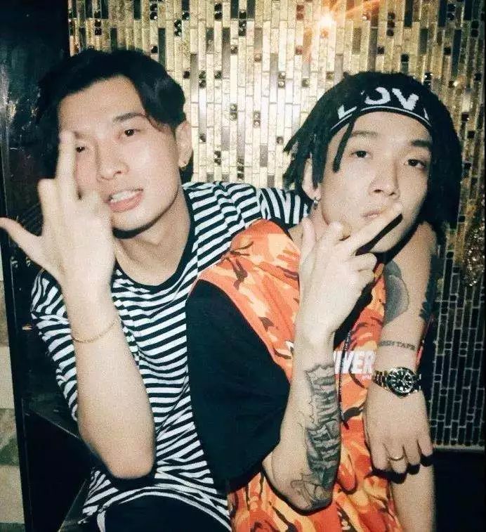 vava跟Jony J恋爱了？其实人家早就暗戳戳发过糖了