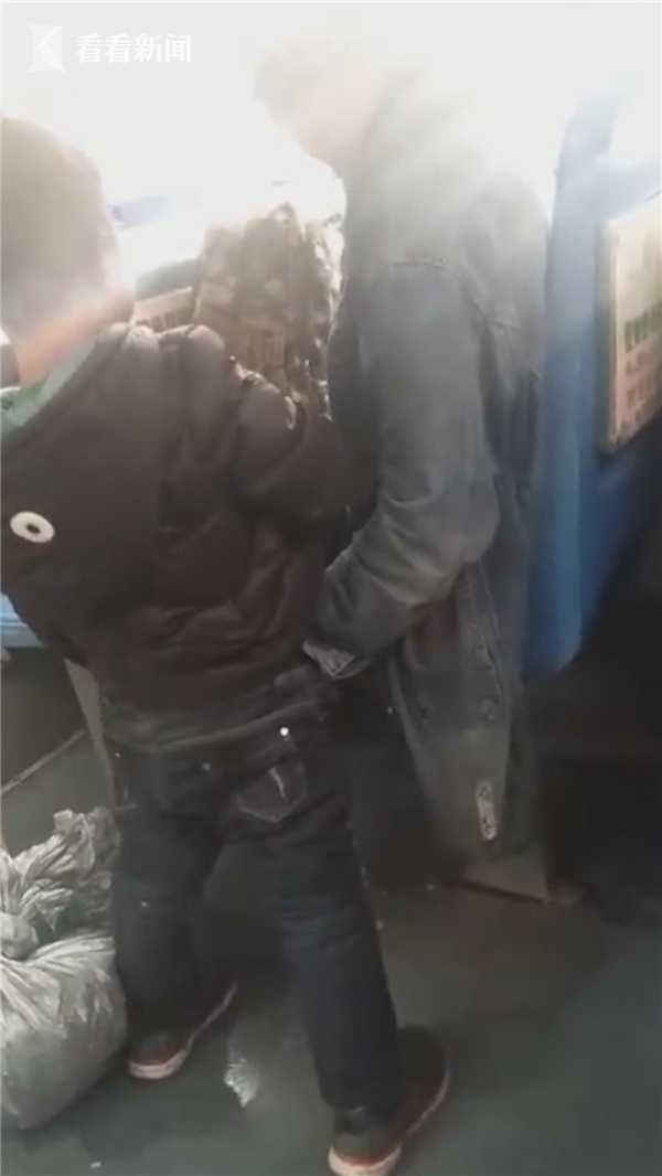 男孩撒泡尿男宝宝站立小便5 伤感说说吧