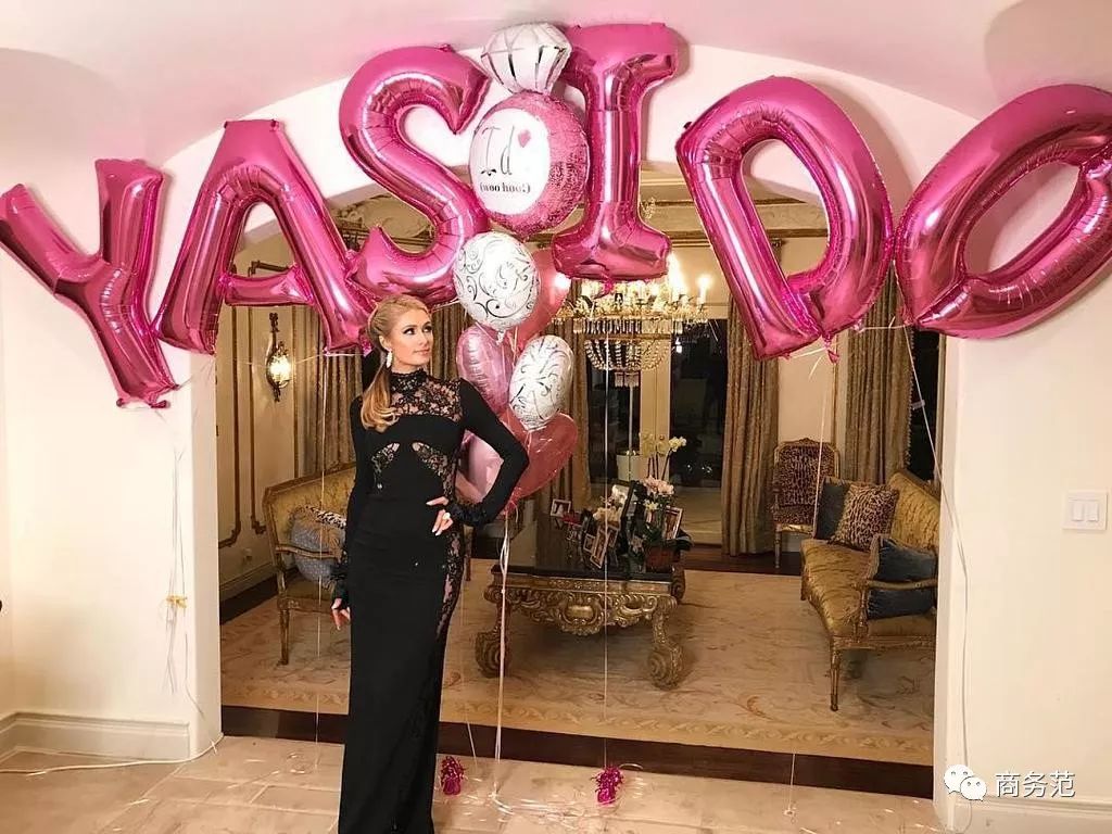 36岁希尔顿大小姐订婚，她和家族成员画风有多豪迈…