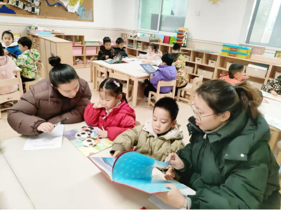 合肥市宿州路幼儿园总园：回眸耕耘路 趣“评”见成长_新浪安徽_新浪网