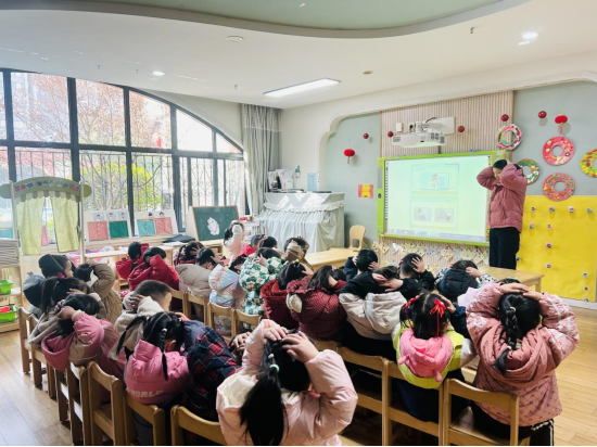 合肥市宿州路幼儿园教育集团湖畔分园：以“演”助学习 以“练”防踩踏_新浪安徽_新浪网