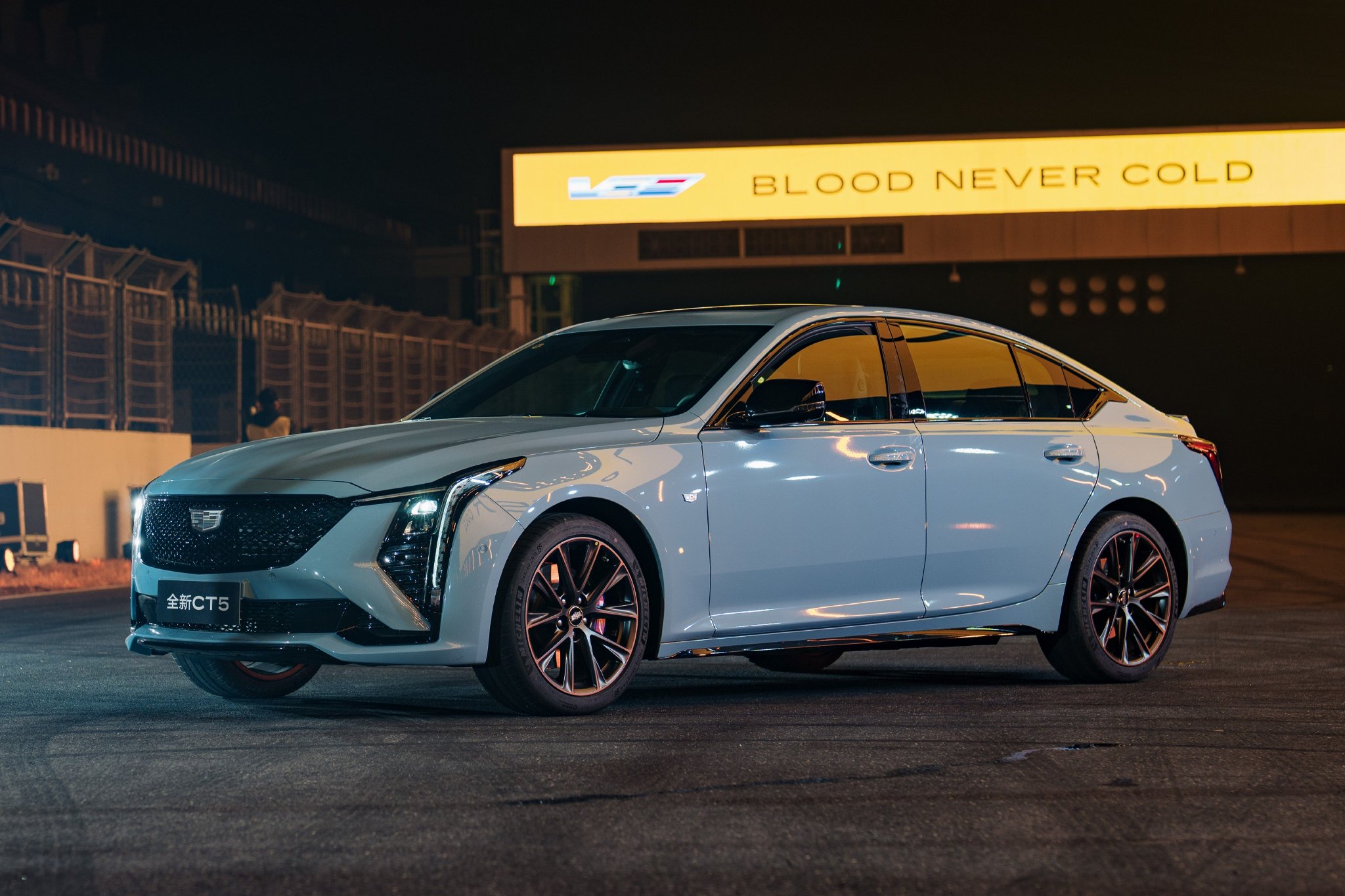 凯迪拉克全新CT5限时一口价21.59万起-手机新浪汽车