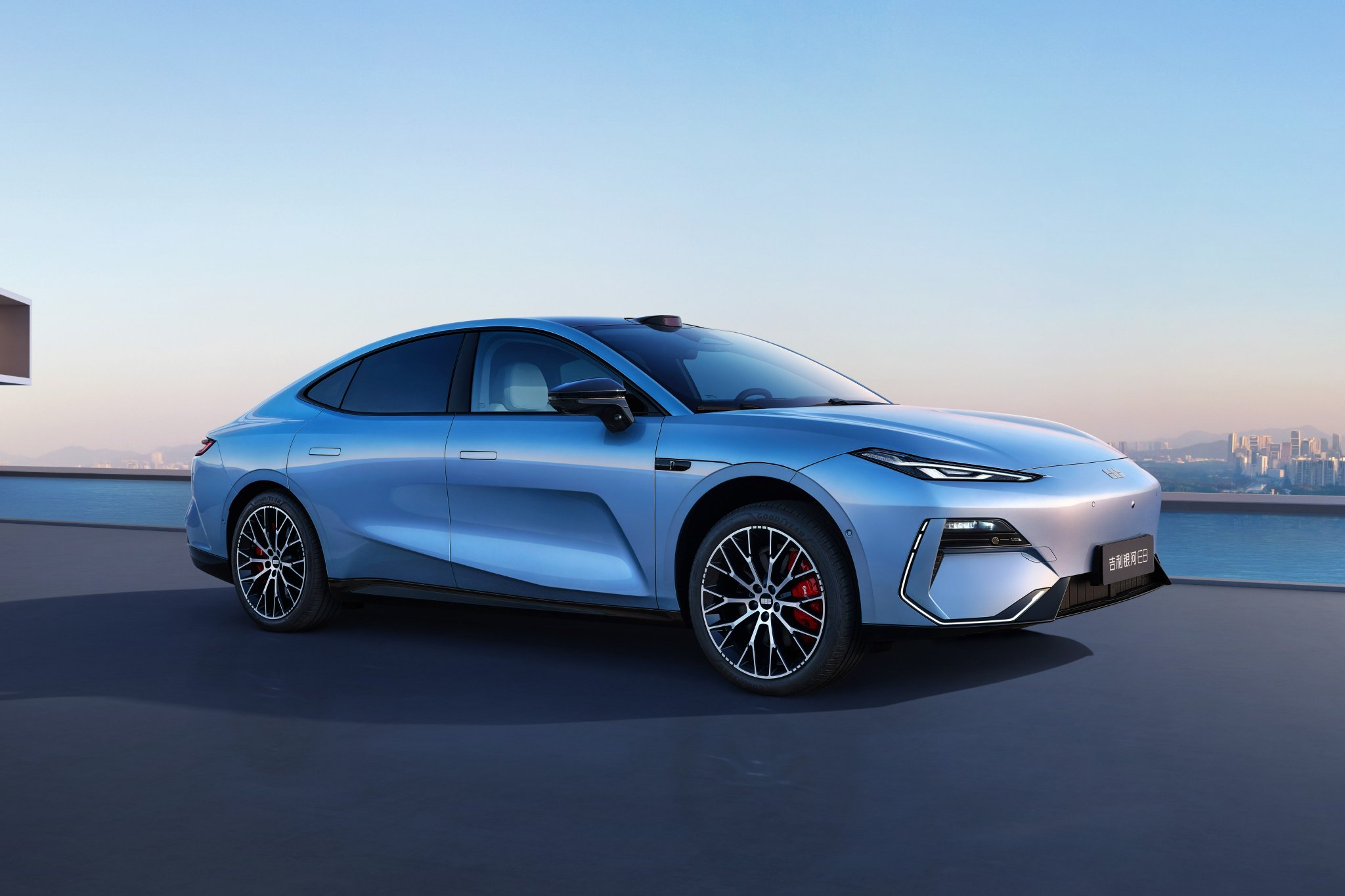 吉利千里浩瀚智驾怎么样？体验全新吉利银河E8高速NOA-新浪汽车