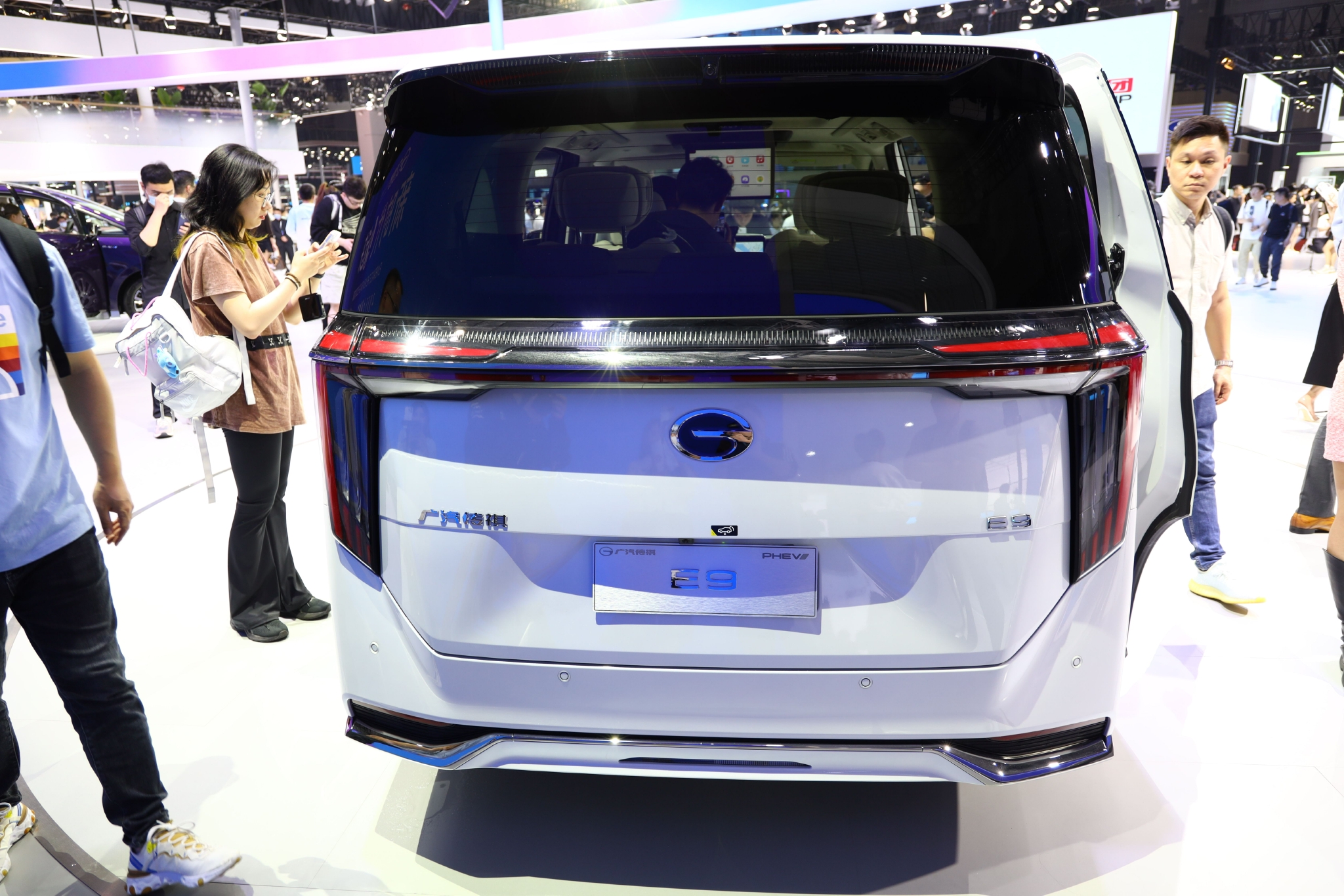 2023上海车展：静态体验传祺E9插电混动MPV-新浪汽车