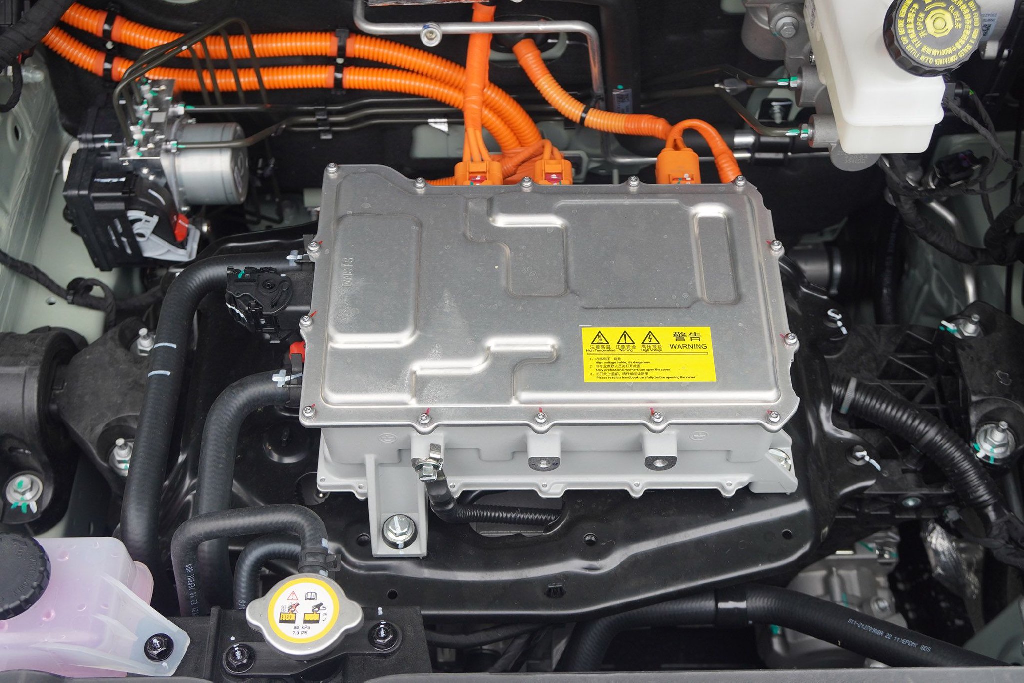 哪吒AYA正式上市 售价7.38-8.88万元-新浪汽车