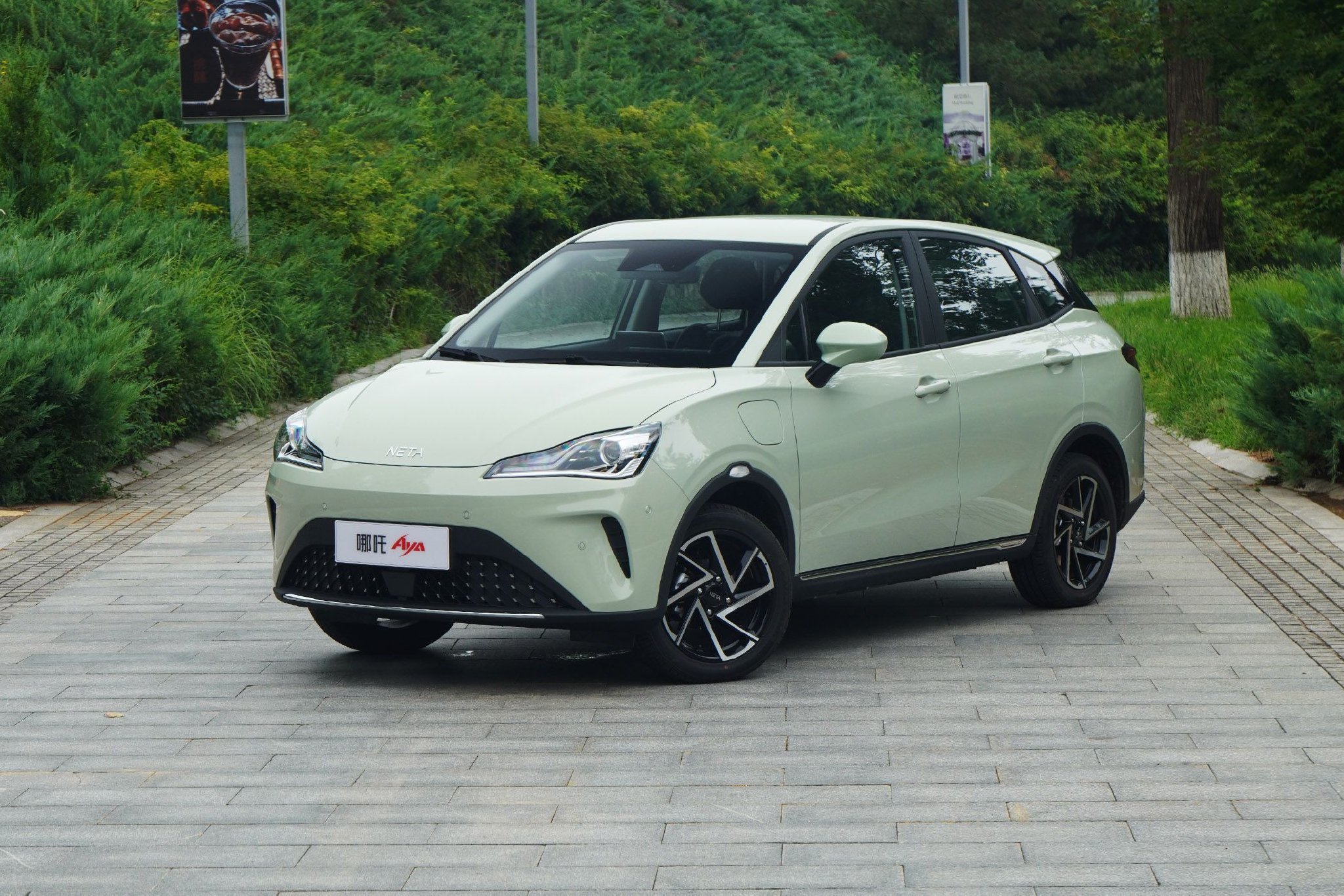 哪吒AYA正式上市 售价7.38-8.88万元-新浪汽车