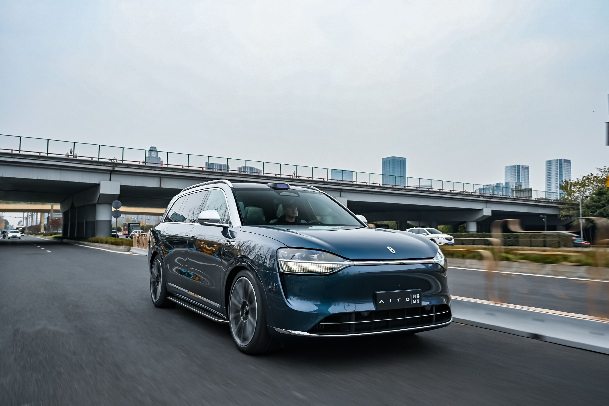 问界M9正式上市 售价46.98-56.98万元-新浪汽车