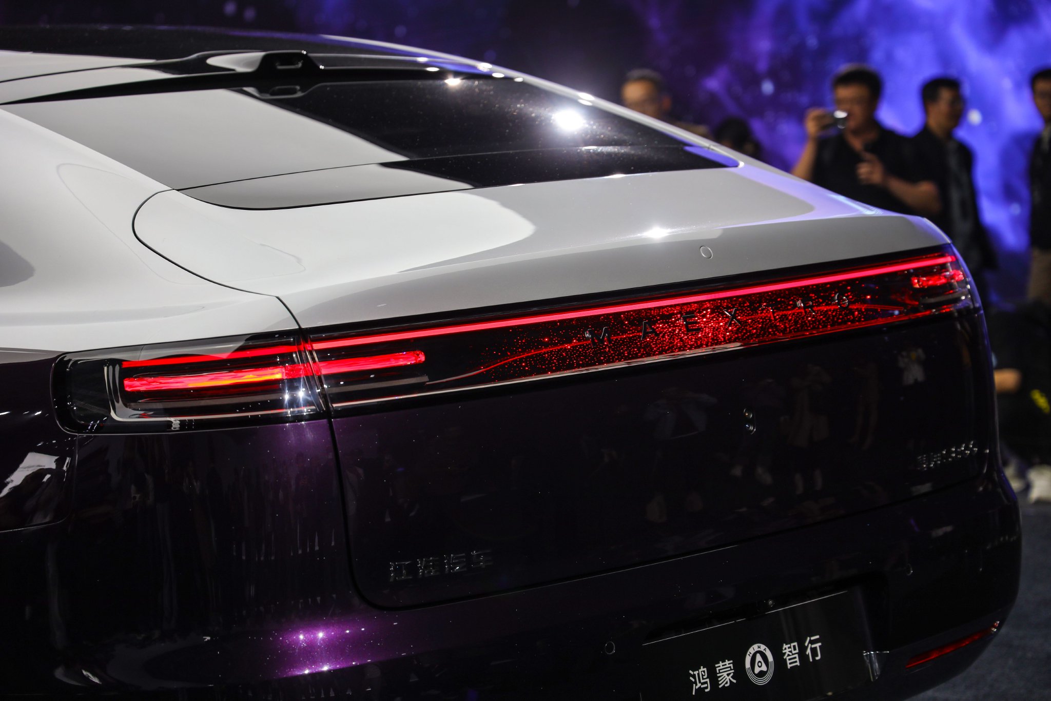 鸿蒙智行尊界S800开启预售 预售价100-150万元-新浪汽车