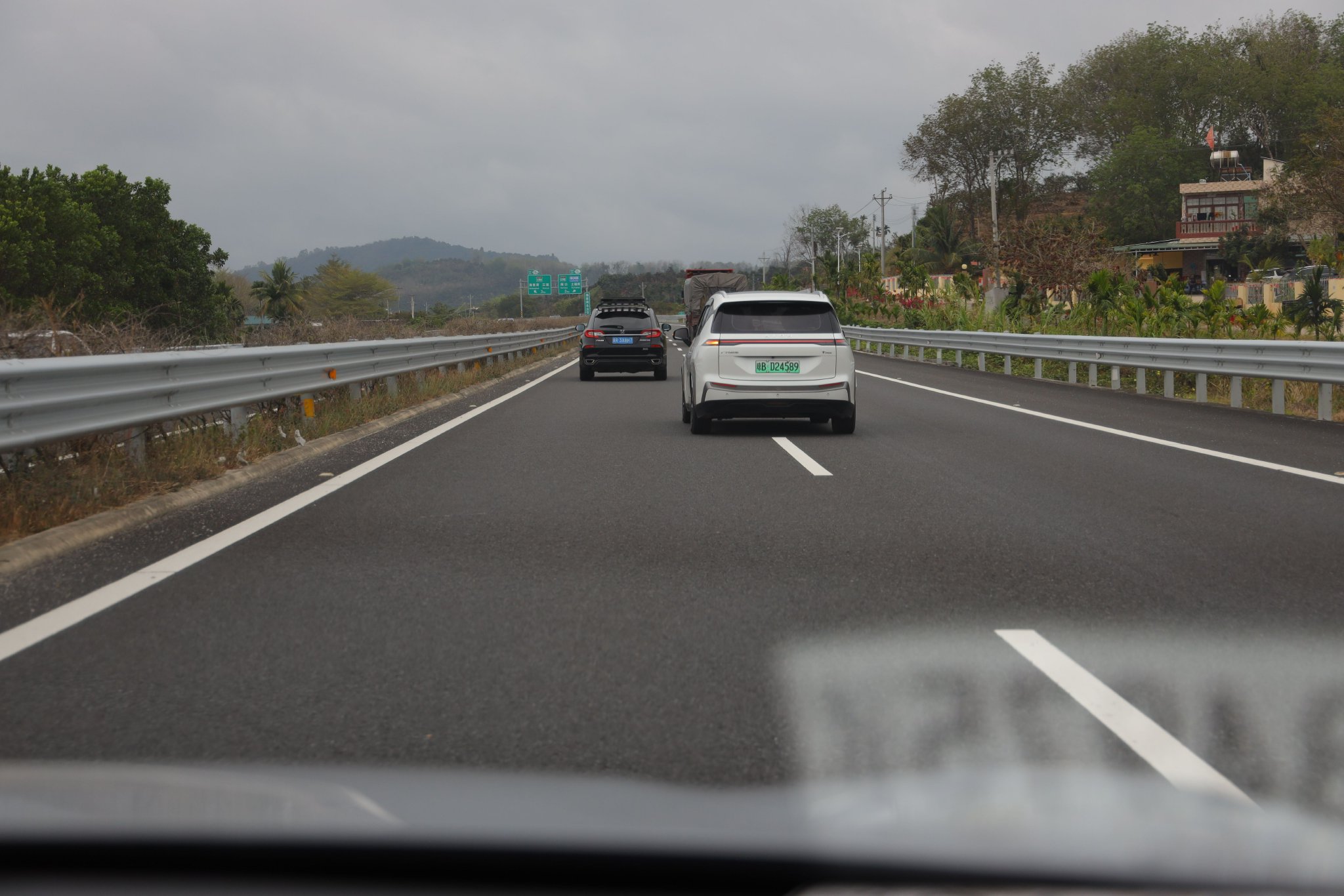 吉利千里浩瀚智驾怎么样？体验全新吉利银河E8高速NOA-新浪汽车