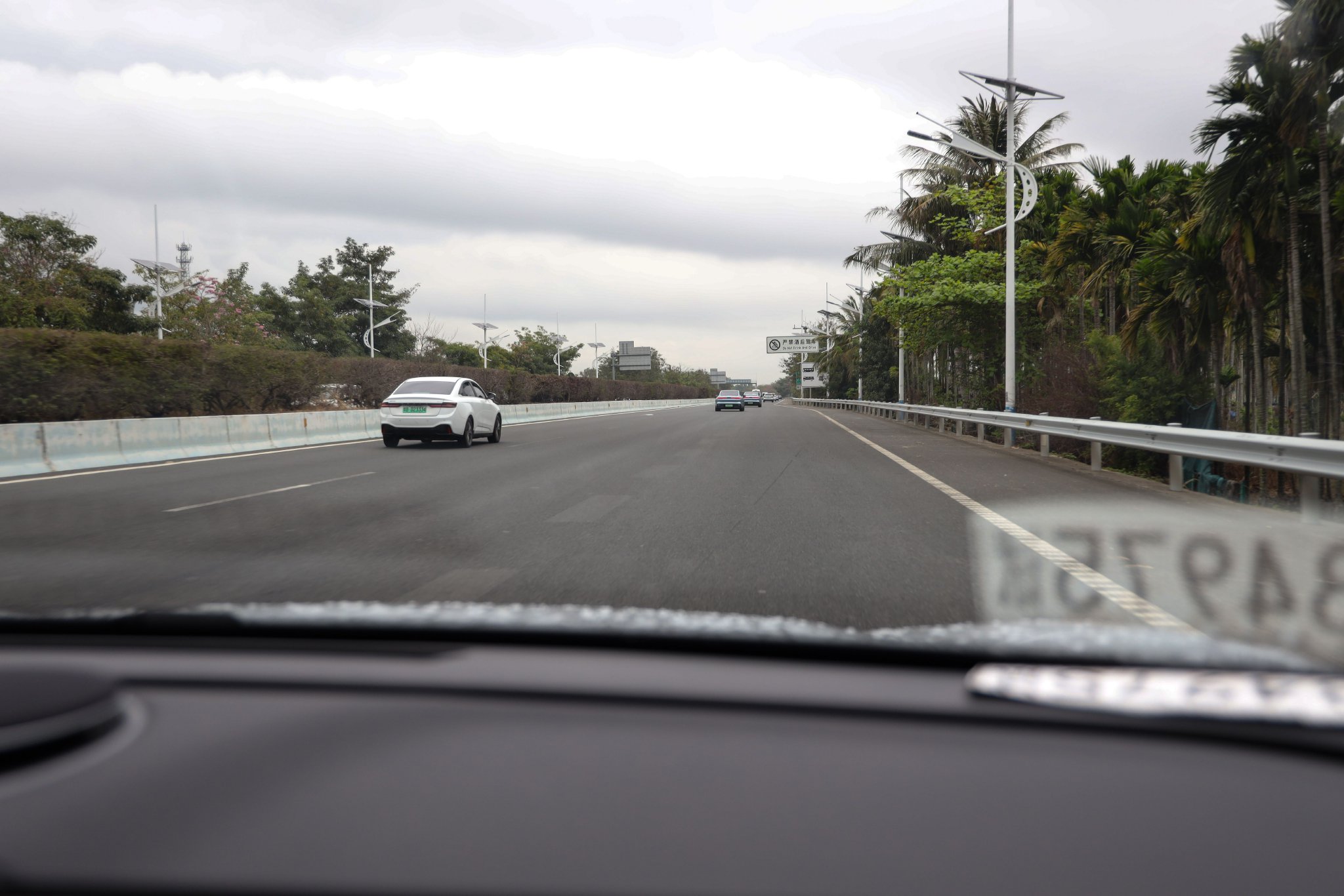 吉利千里浩瀚智驾怎么样？体验全新吉利银河E8高速NOA-新浪汽车