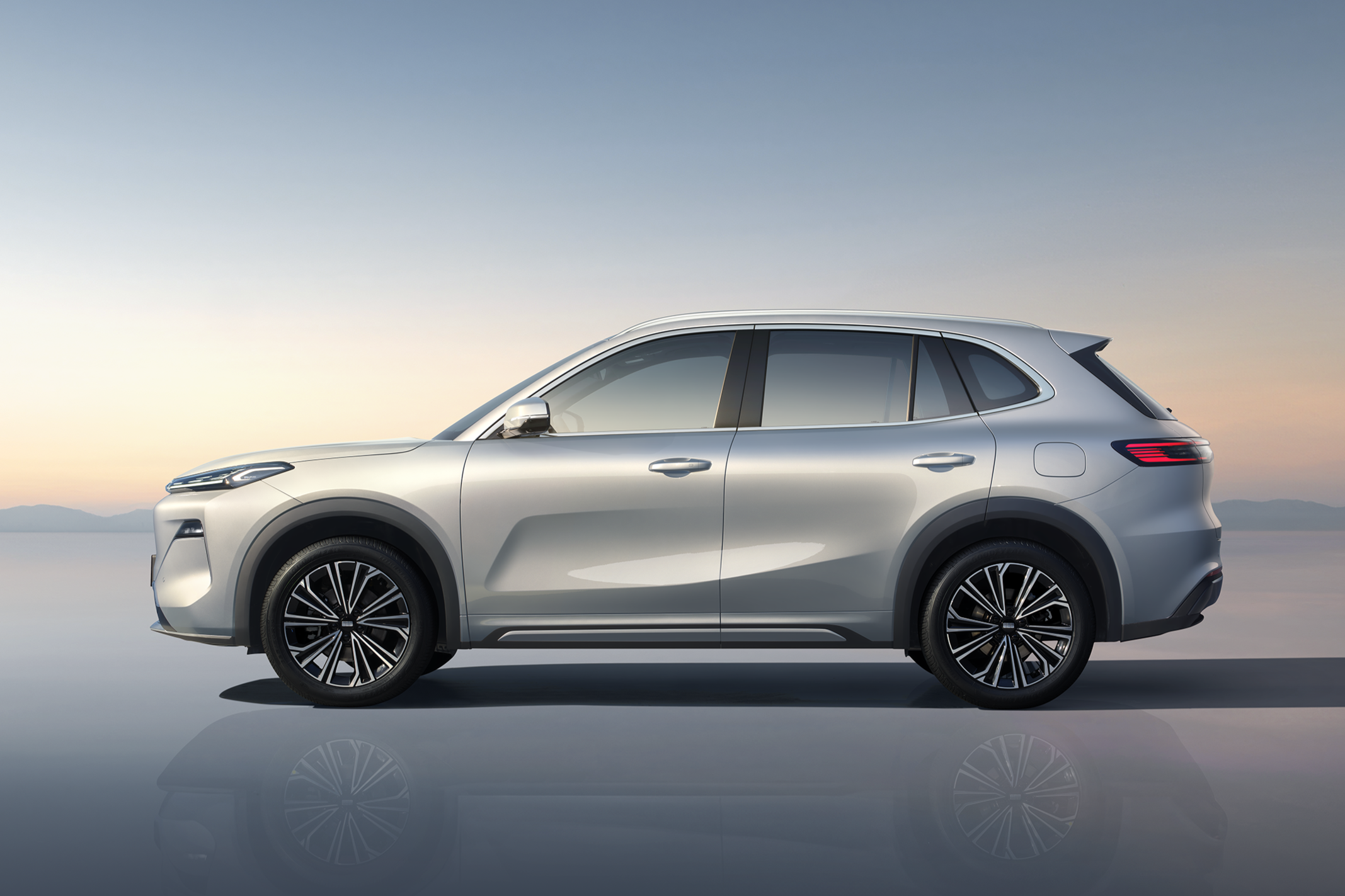 亏电油耗3.75L 吉利银河星舰7 EM-i 正式发布-新浪汽车