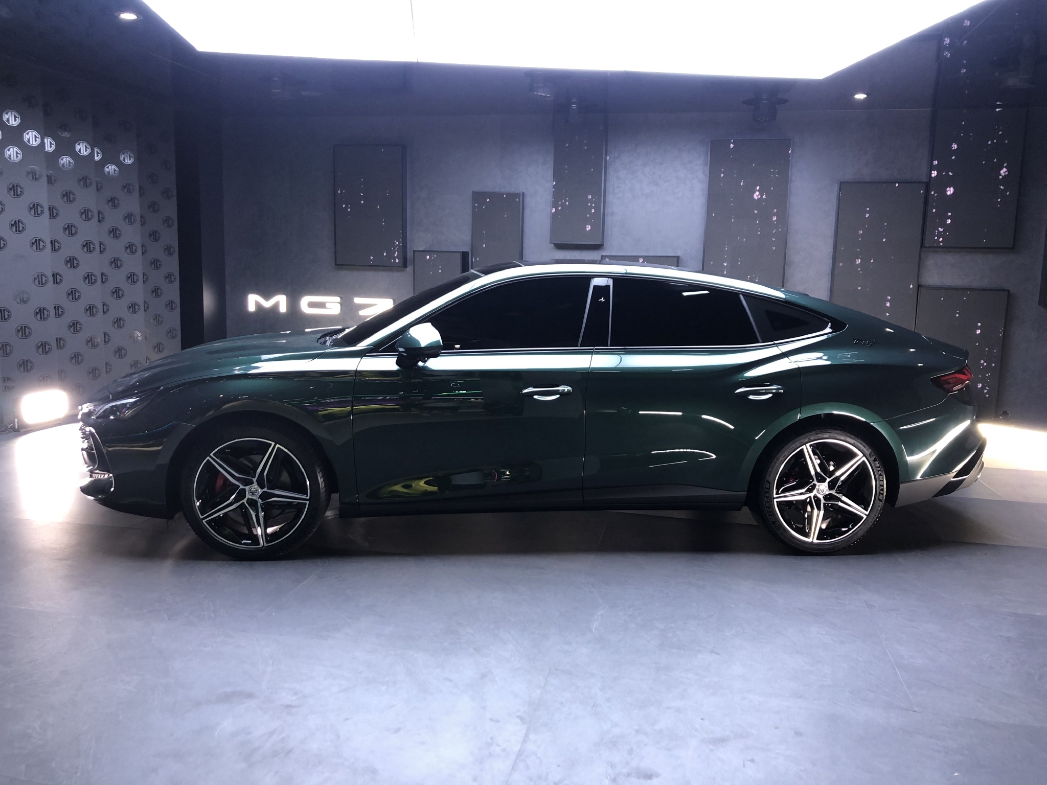 2022成都车展探馆：名爵携MG7等车型亮相-手机新浪汽车