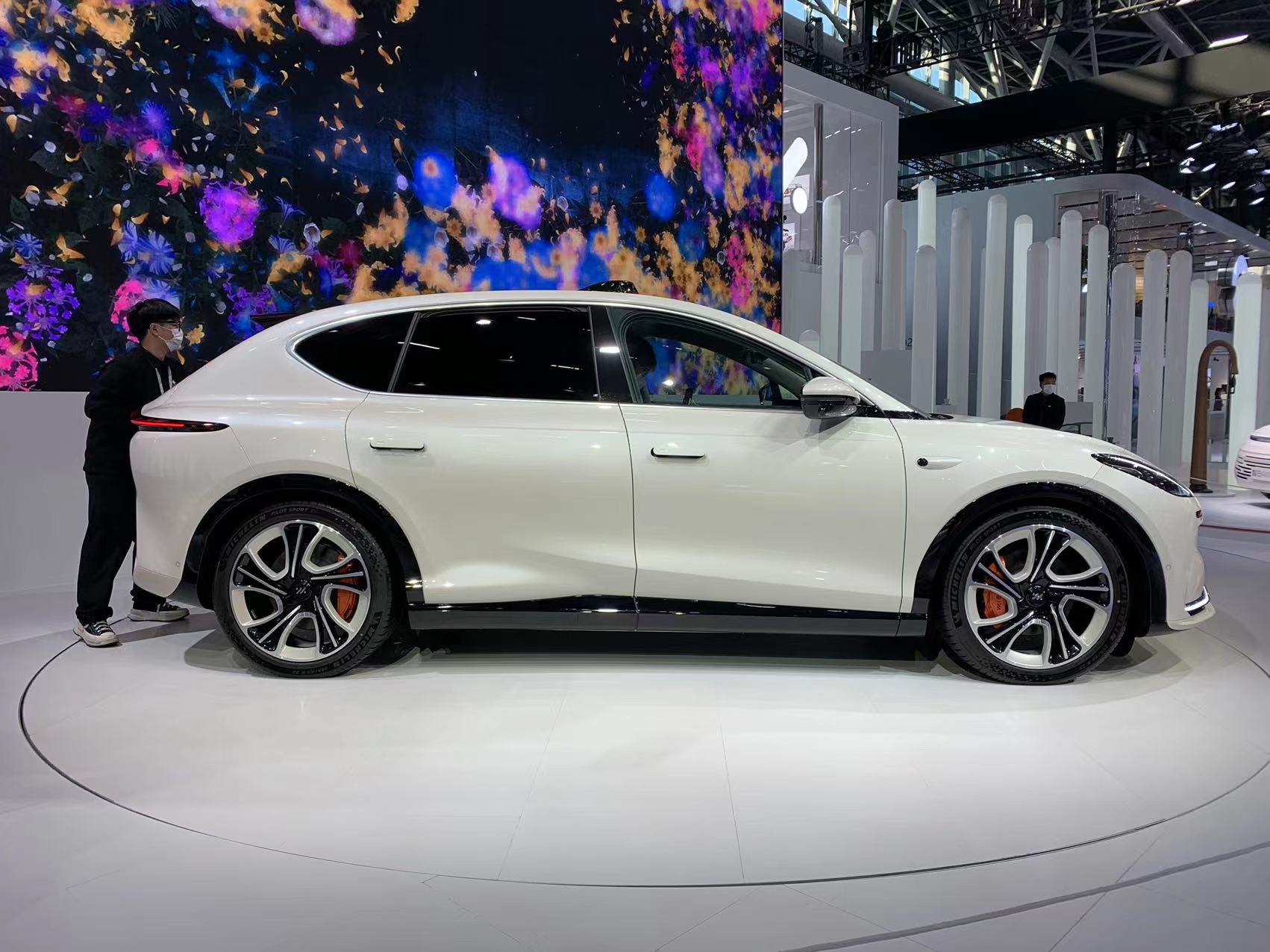 2022广州车展：智己首款SUV 智己LS7正式亮相-手机新浪汽车