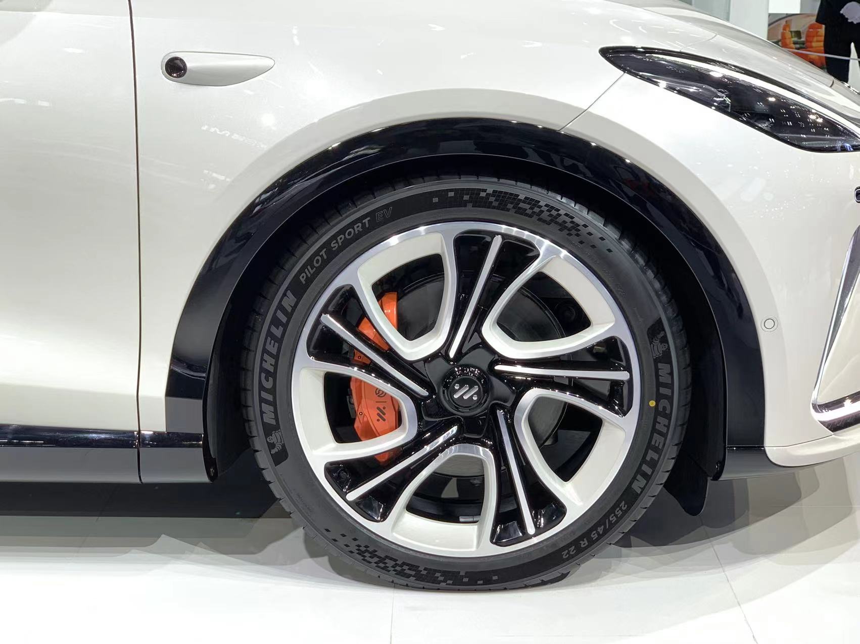 2022广州车展：智己首款SUV 智己LS7正式亮相-手机新浪汽车