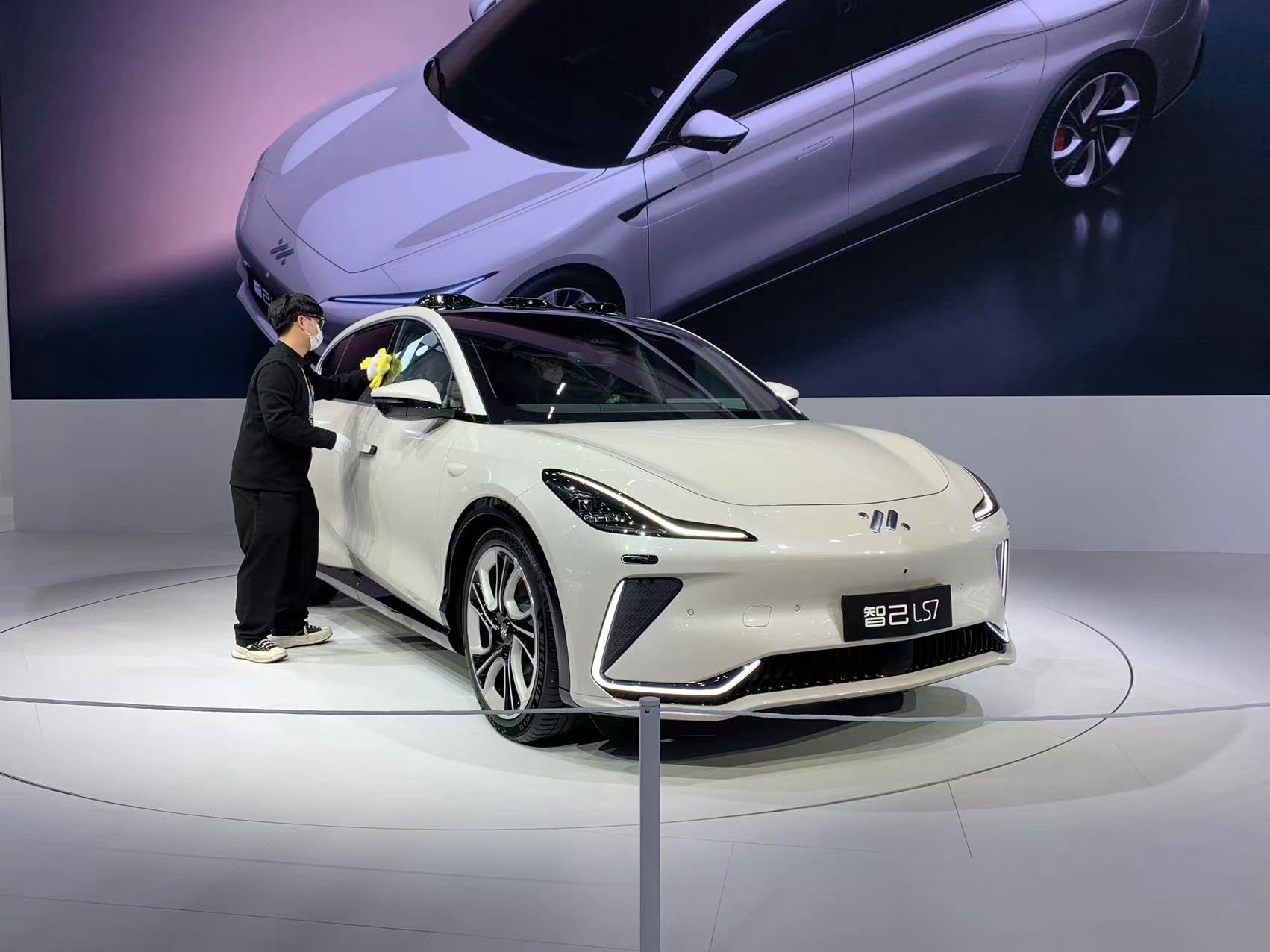 2022广州车展：智己首款SUV 智己LS7正式亮相-新浪汽车