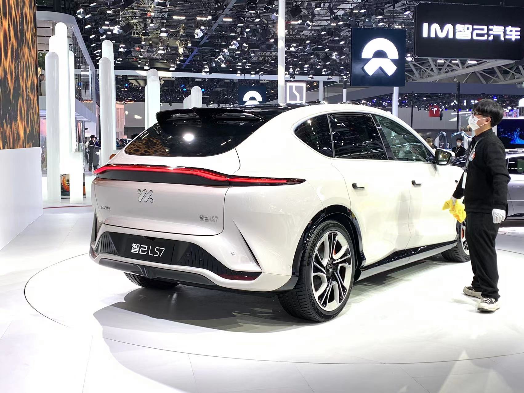 2022广州车展：智己首款SUV 智己LS7正式亮相-新浪汽车