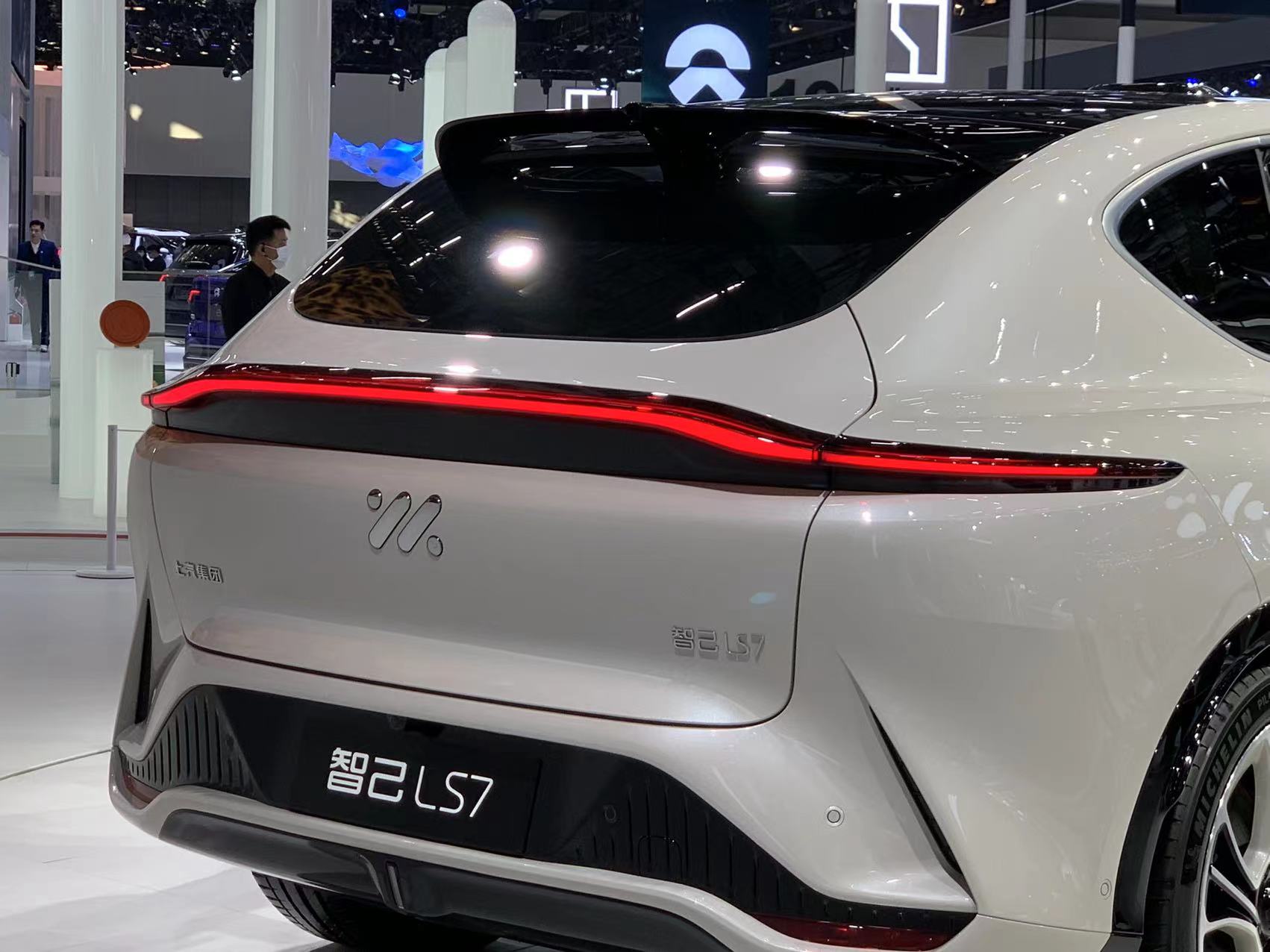 2022广州车展：智己首款SUV 智己LS7正式亮相-手机新浪汽车